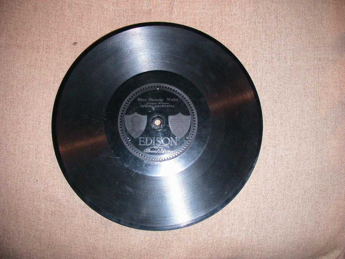 Are Edison Diamond Discs valuable? – Famuse : #1 Models, Actors ...