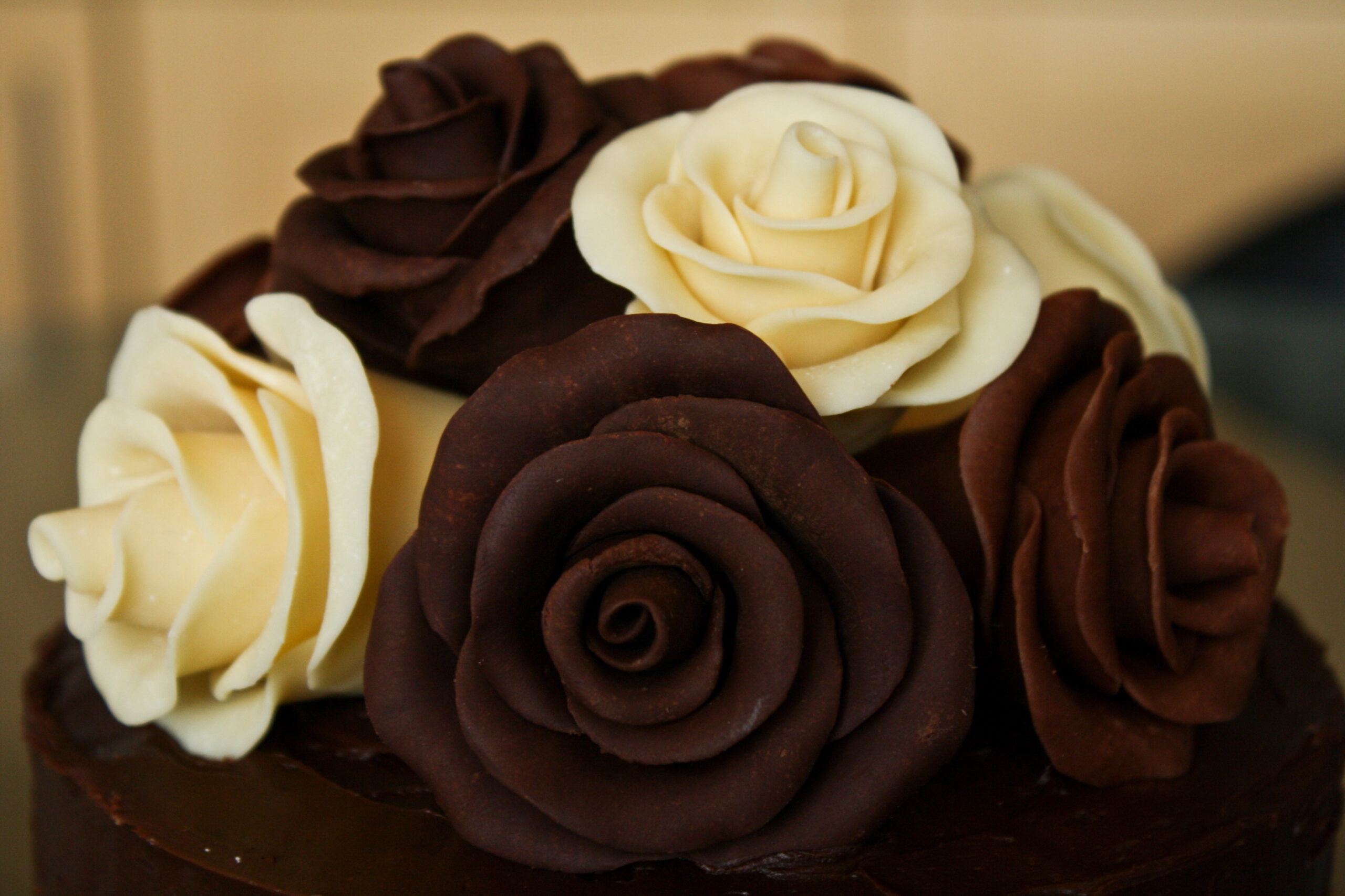What chocolate is in roses?