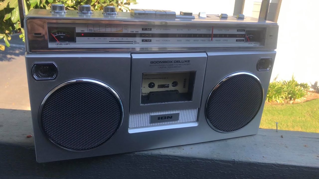 What should I look for in a boombox? – Famuse : #1 Models, Actors ...