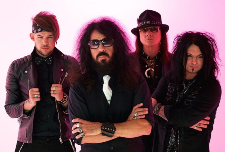 Who is the lead singer of Quiet Riot now?