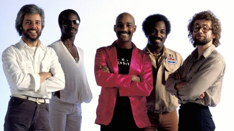 Who was the bass guitarist for hot chocolate? – Famuse : #1 Models ...