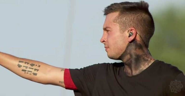 Why is Tyler Josephs hand Black? – Famuse : #1 Models, Actors, Agencies ...